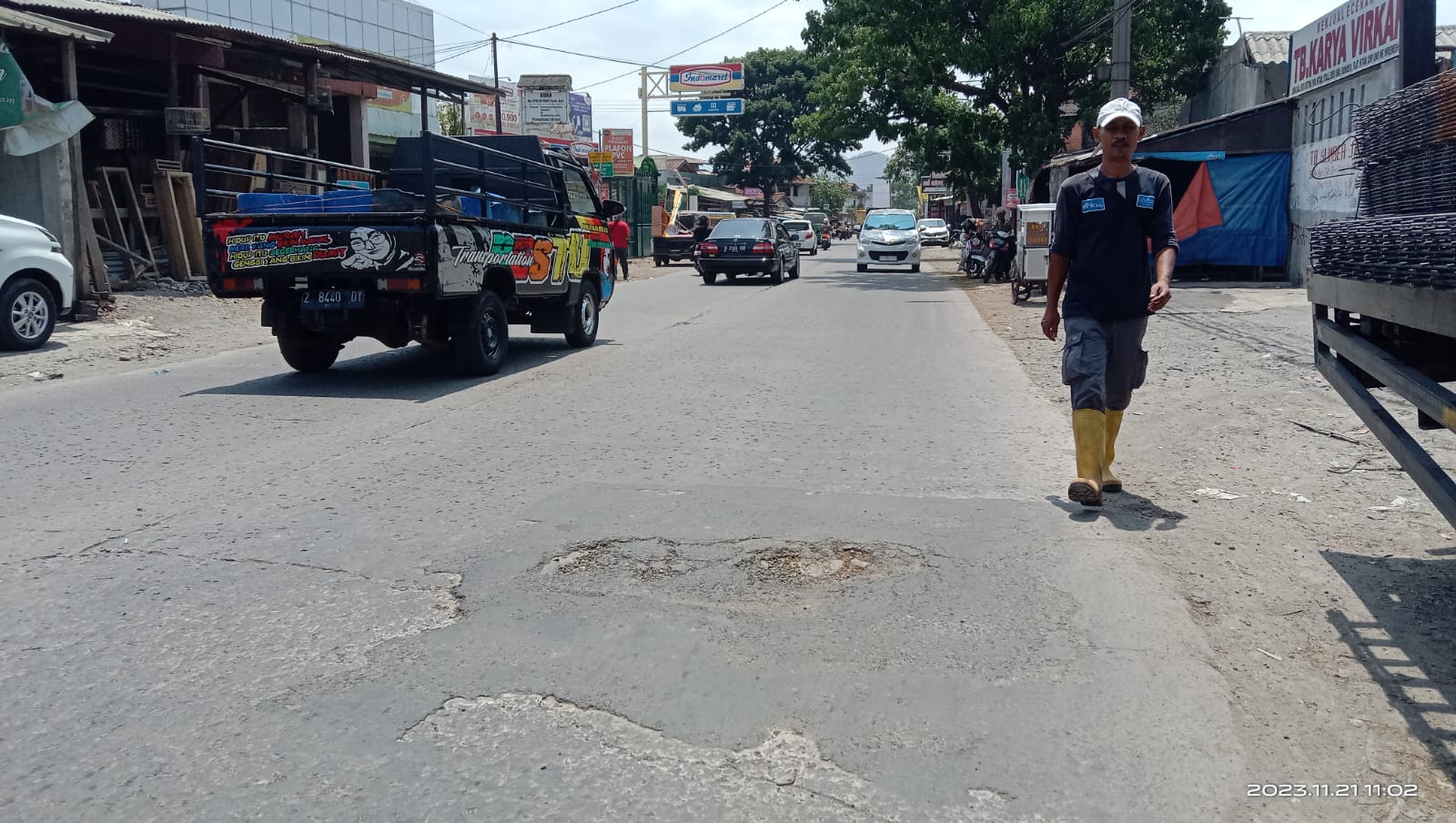 Jalan Terusan Bojongsoang Berlobang, Belum Diketahui Penyebabnya ...